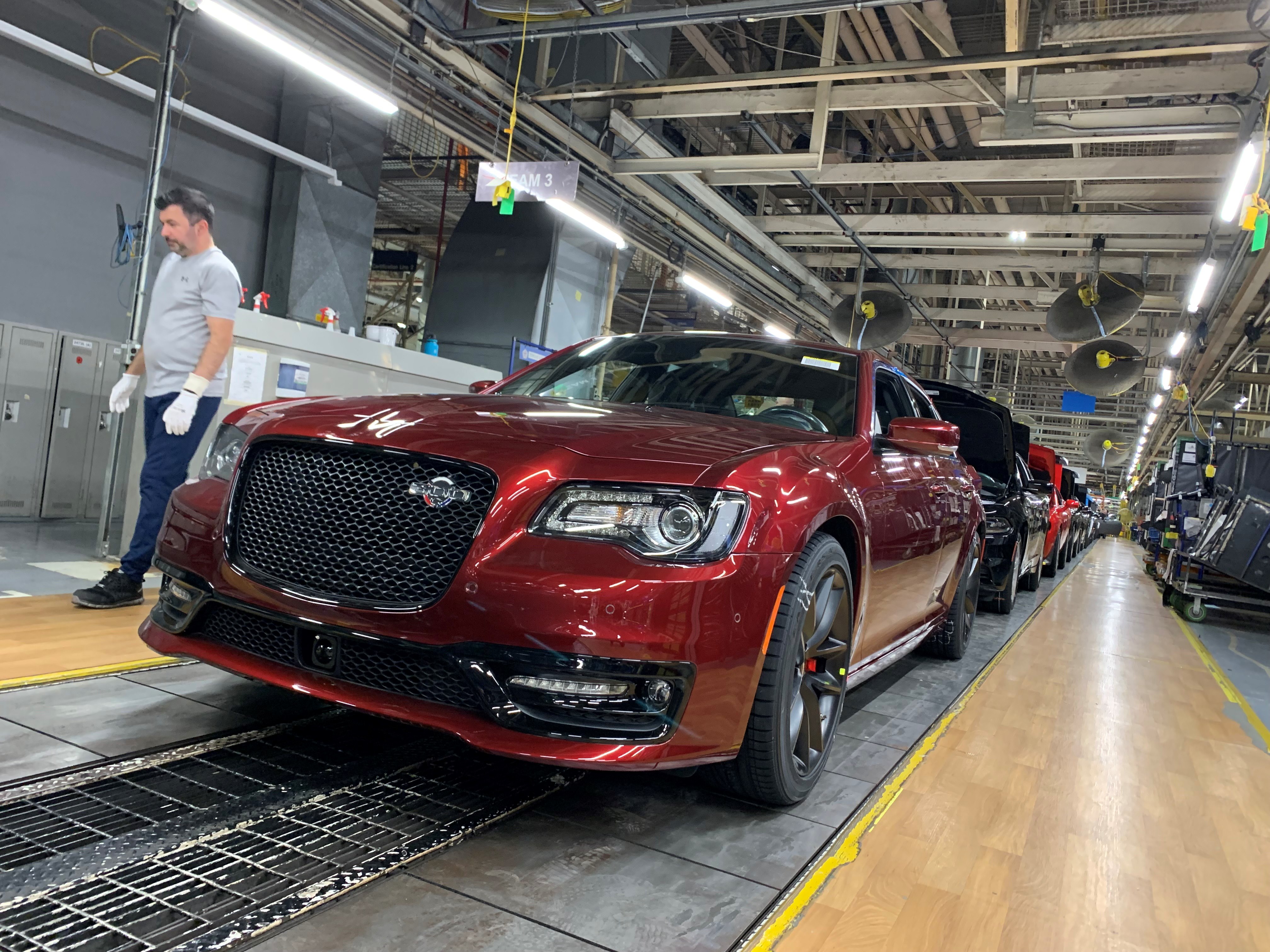 Stellantis commemorates final Hemi-powered Chrysler 300C built in ...