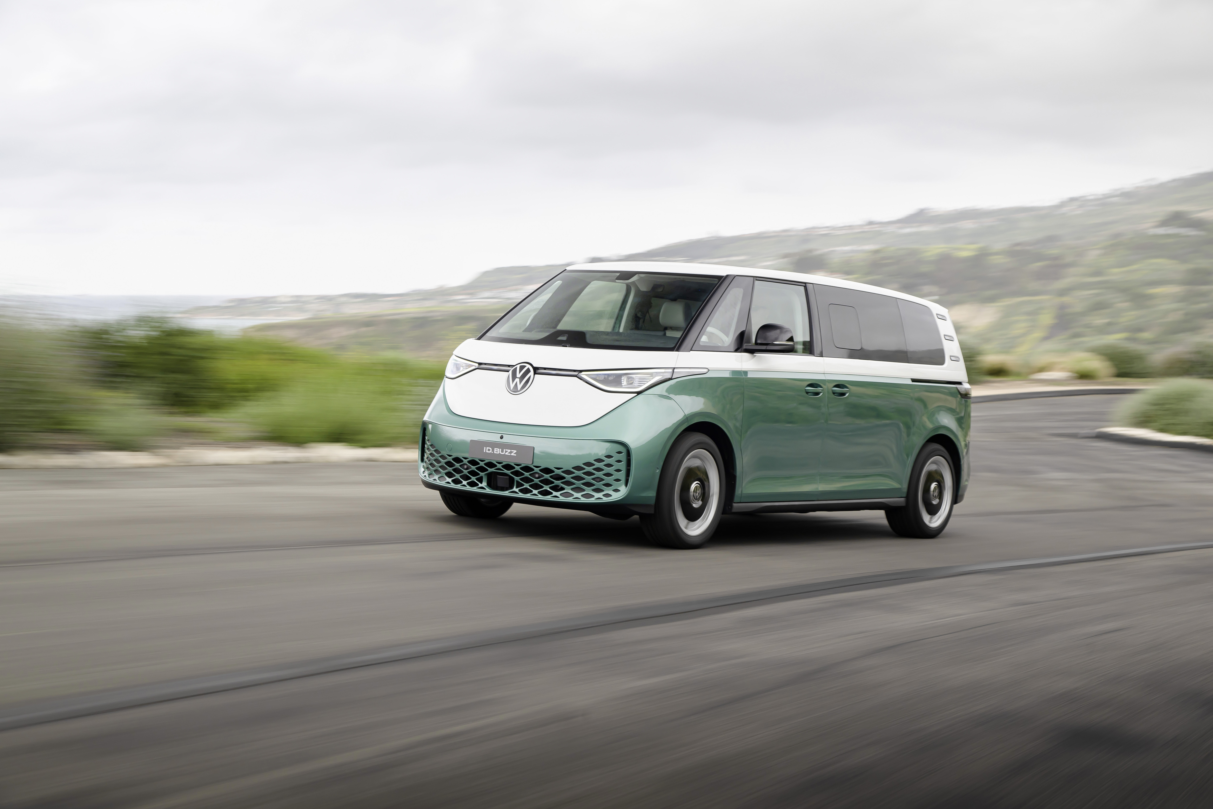 Volkswagen gives ID. Buzz a limited-time $21,000 discount in Canada ...