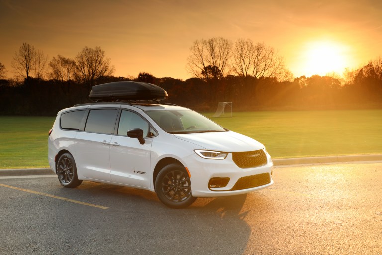 Chrysler launches Pacifica model built for family adventures – Empty Tank