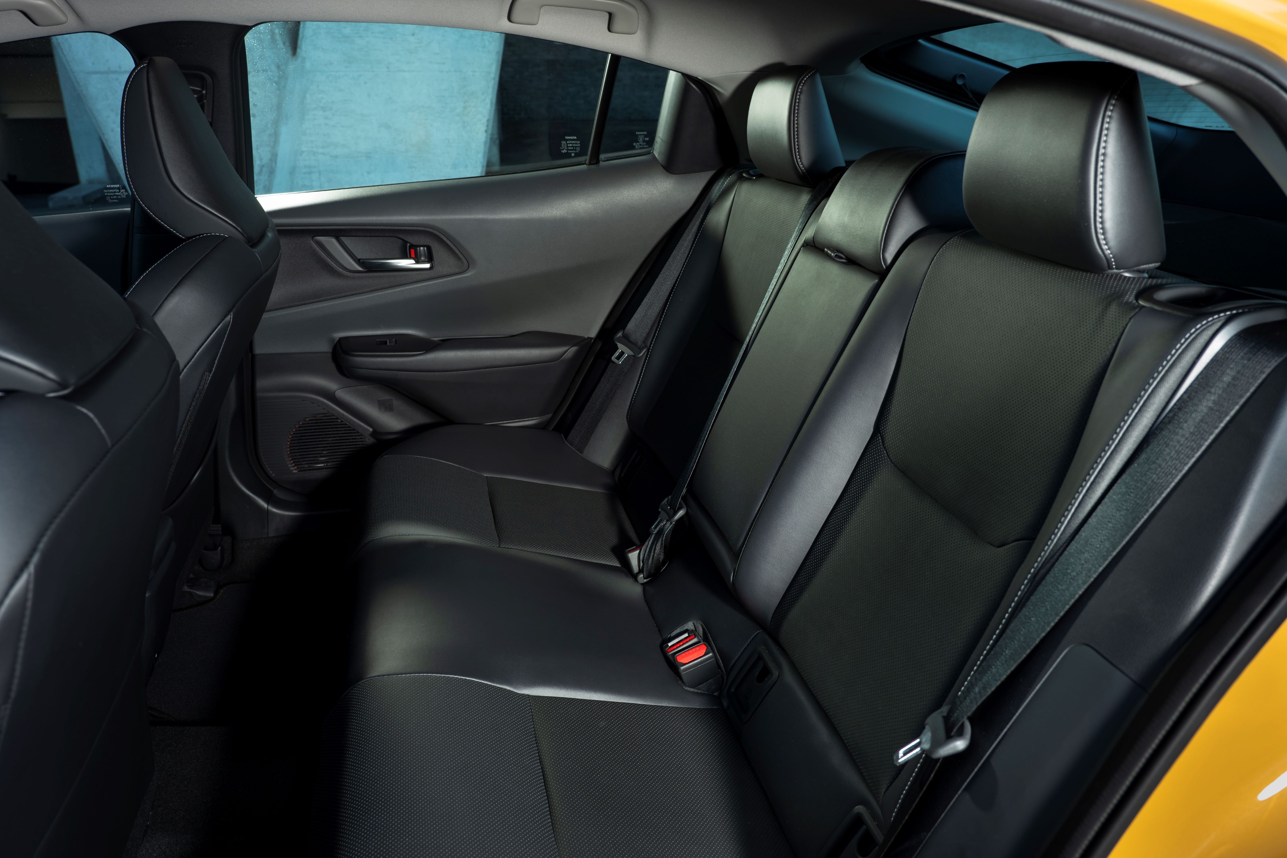 What’s the price difference between regular Toyota Prius and plug-in ...