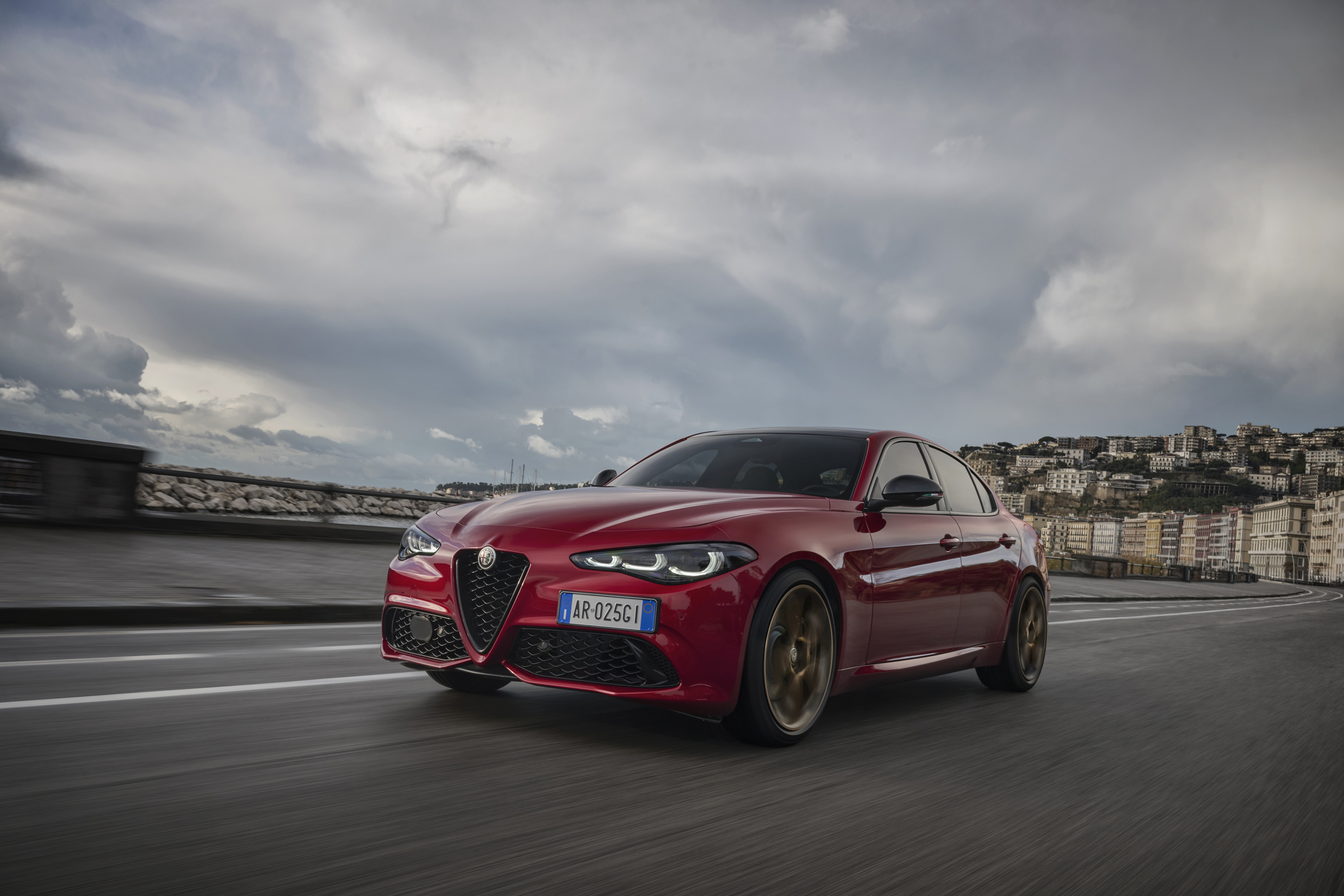 Alfa Romeo launches Intensa versions of Tonale, Stelvio and Giulia ...