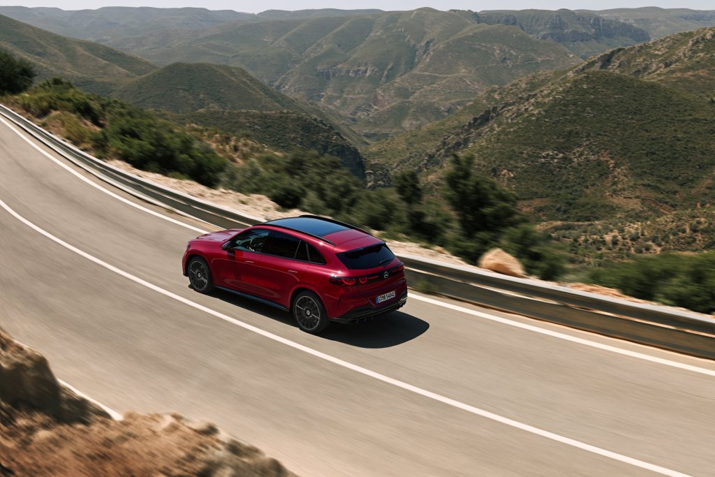 Mercedes-Benz GLC EV replaces the dashboard with a big screen – Empty Tank
