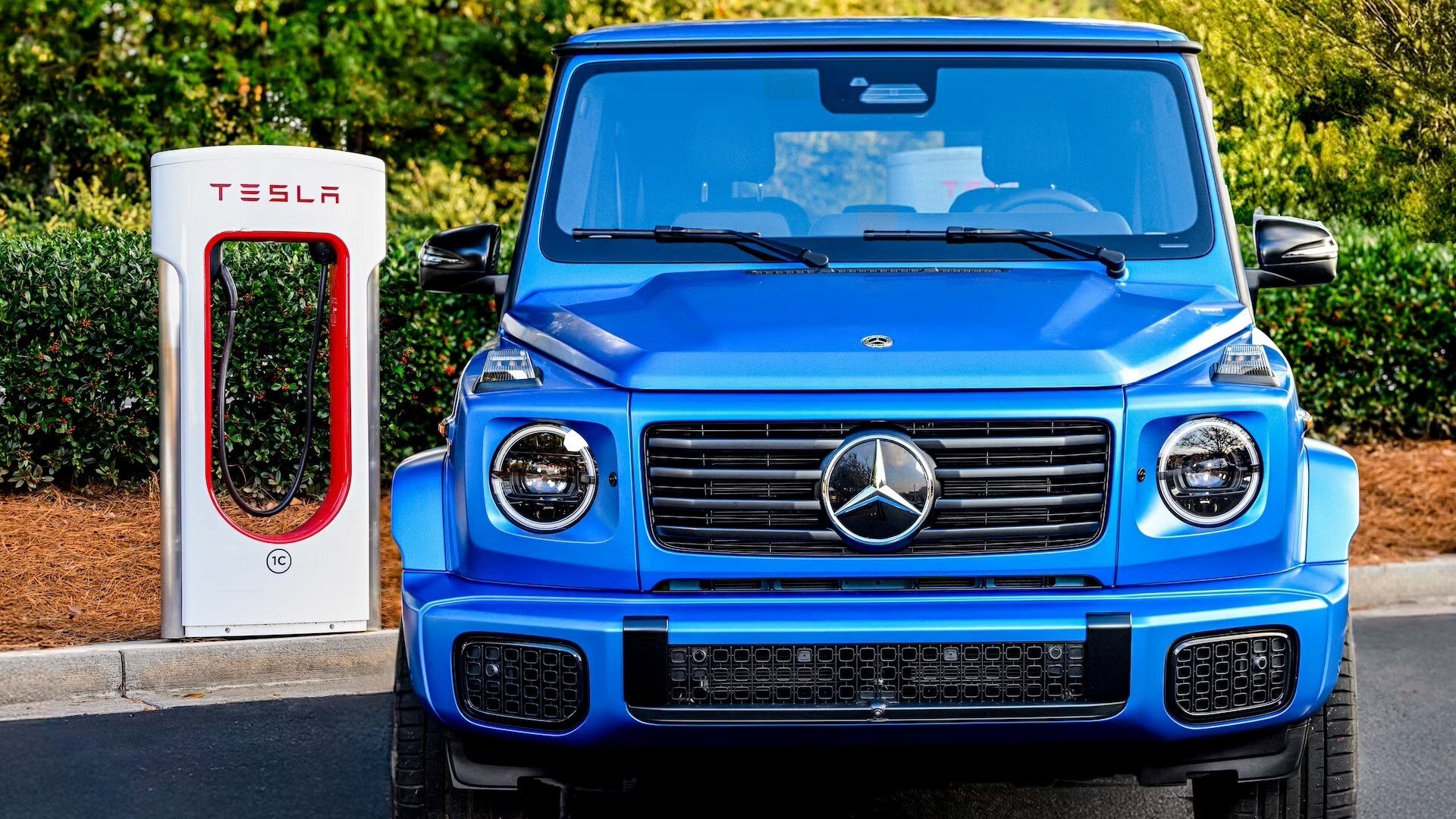 Mercedes-Benz EVs can now access Tesla Superchargers – Empty Tank
