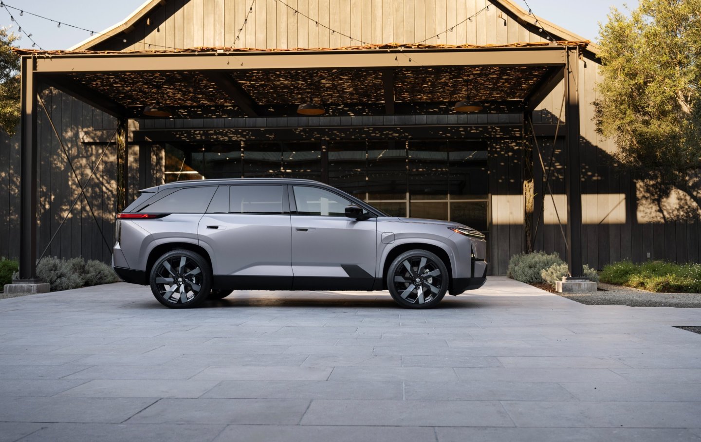 Toyota reveals all-electric Highlander – Empty Tank